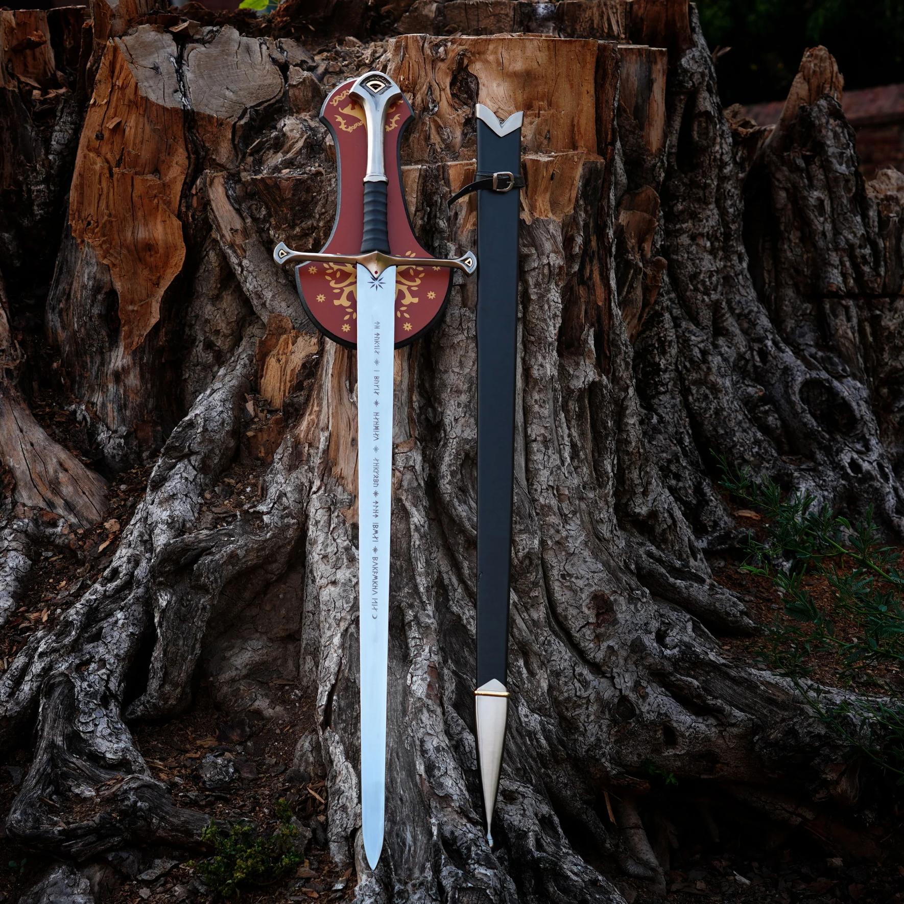 Lord of The Rings Swords & Staffs for Sale | LOTR Swords
